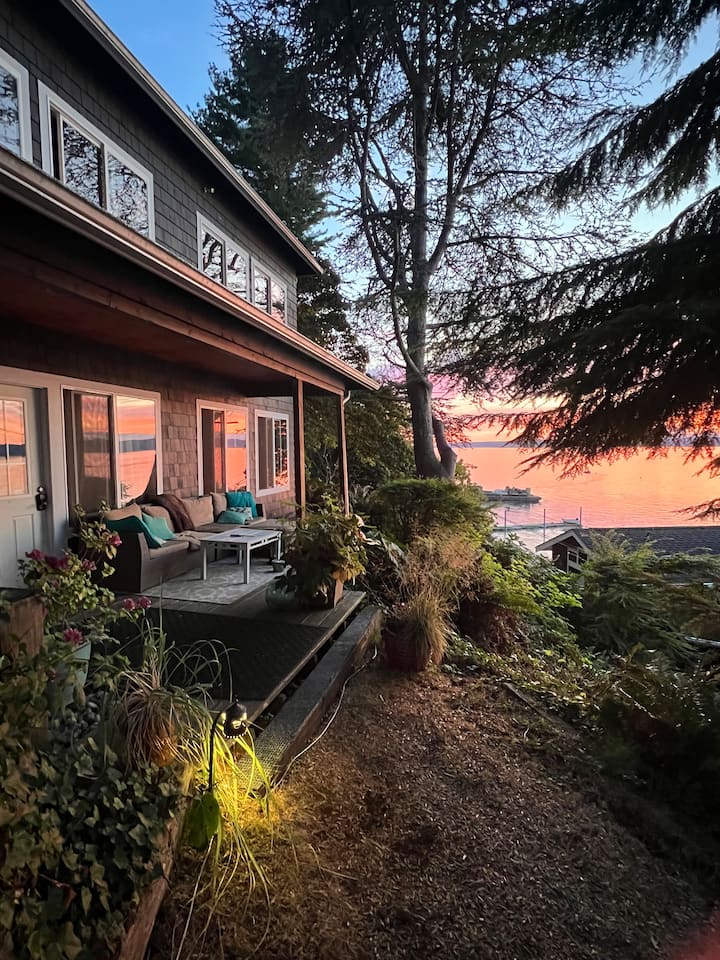 Beautiful 180° Puget Sound Views, Clean & Private - 디모인