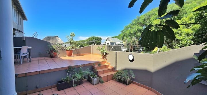 Stylish 2 Bed On Florida Rd * Amazing Location - Durban