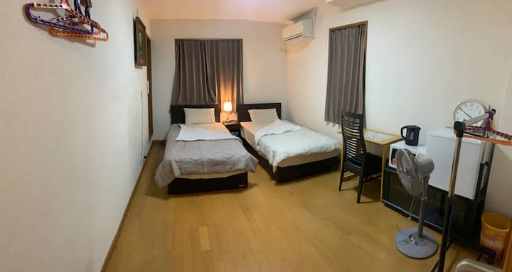 ♥宿.Comeすみよか：room C♥2人部屋、シャワールームの浴室、キャナルシティまで徒歩で5分、 - Tenjin