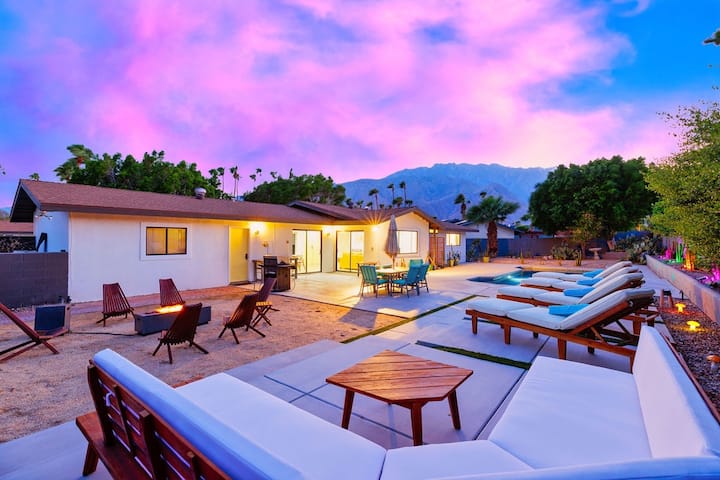 Dream Views! Pool, Spa, + Fire Pit! 3br, 2ba - Palm Springs, CA