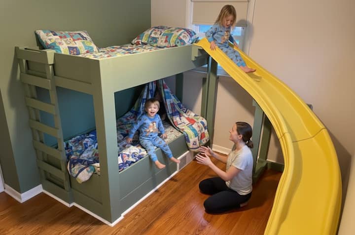New Slide Bunk Bed | Sleeps 8 | Pack N Play Onsite - Ann Arbor, MI
