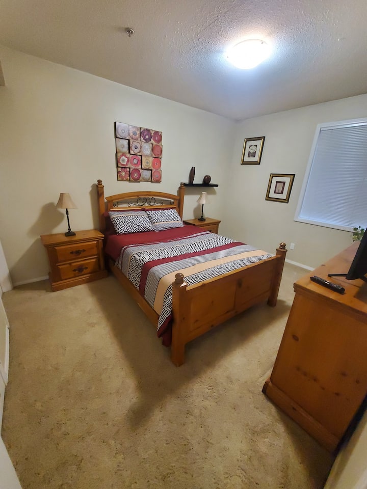 Corporate Ready Furnished 2br Condo - All Included - Fort Saskatchewan