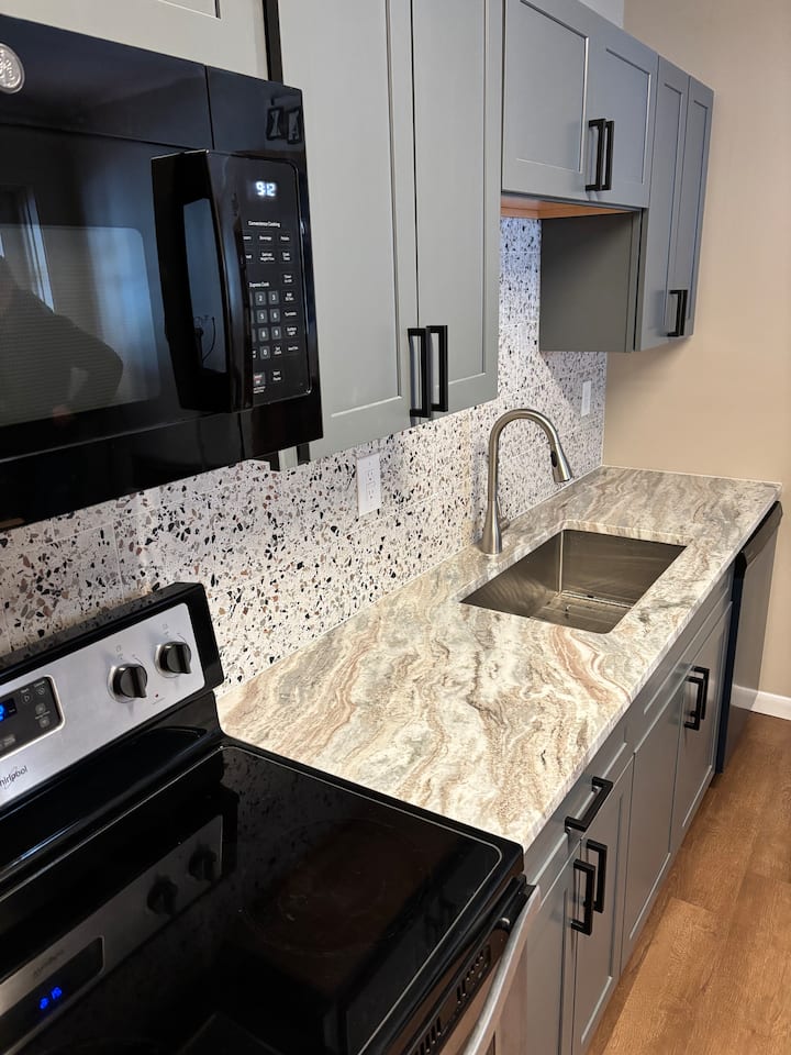 Vintage Comfy Extended Stay Apartment - Lititz, PA