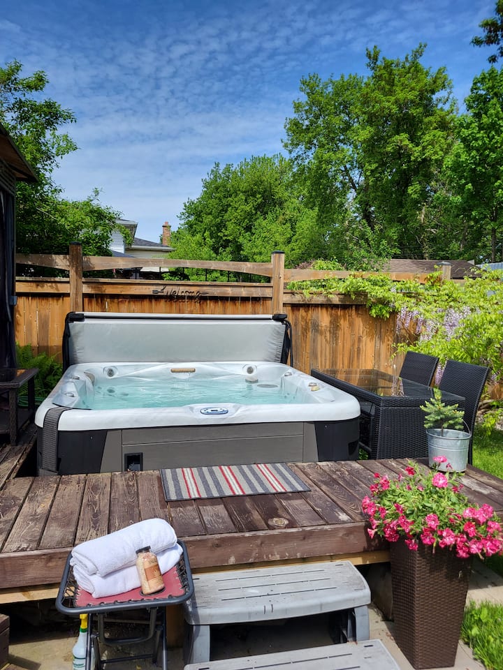 Hot Tub Getaway Private 1bd Suite With Parking - Grimsby