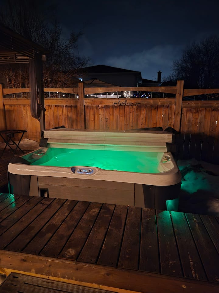 Spacious  Suite W/ Hot Tub & High-speed Wifi - Grimsby