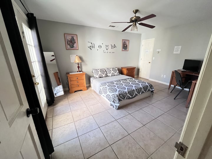 Cozy Queen Room Downstairs - Safe & Quiet In Ptc - Peachtree City, GA