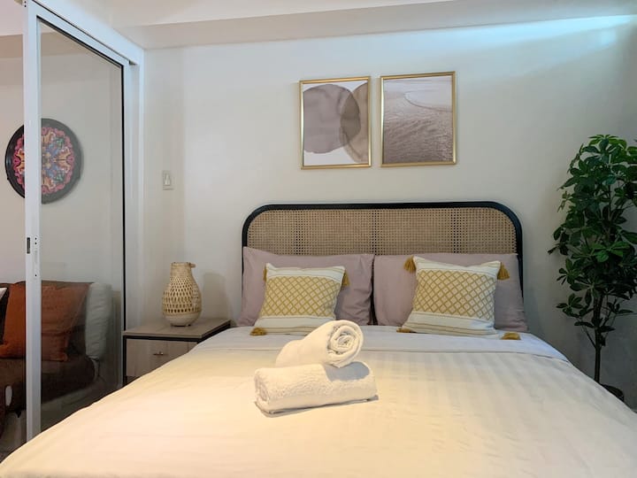 Lively Atmospher @ Azure Urban Resort Residences - Muntinlupa