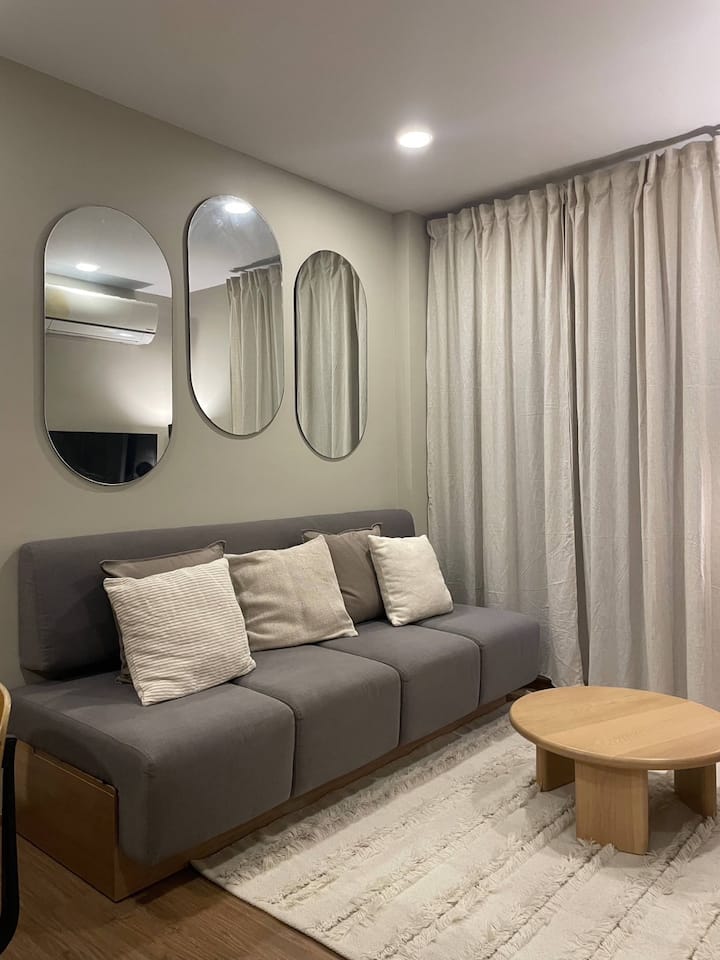 Modern Eclectic Apartment, Near Dmk Airport - Pak Kret