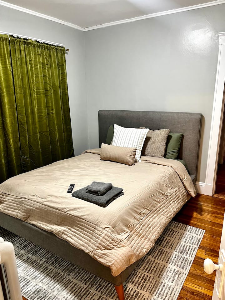 Lovely 2 Bedroom Apartment Close To Boston - Boston, MA