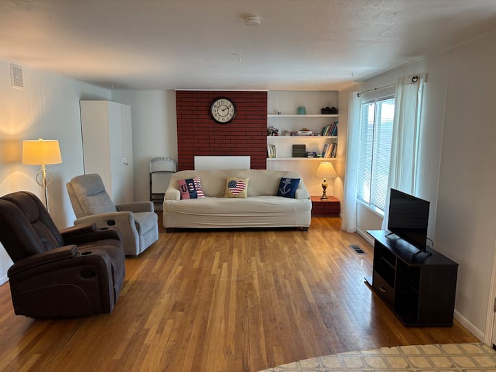 Comfortable & Clean, Family 3 Br Home - Klamath Falls, OR