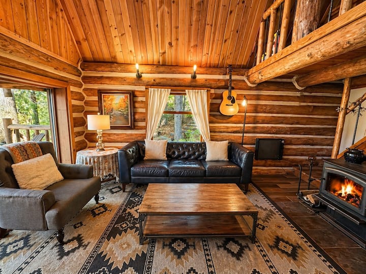 Log Cabin | Hot Tub | Dogs | Deck | Foosball | Bbq - Lake Chelan, WA