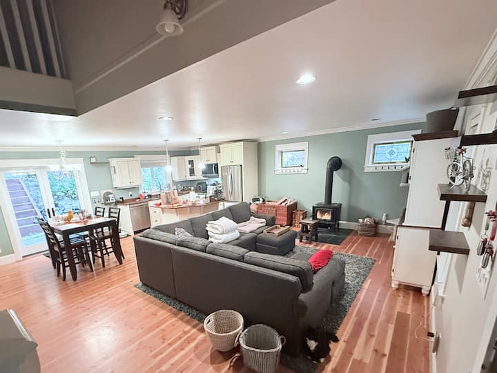 Serenity Inside The Forest: Bedroom #1 & #2 - Lake Cowichan