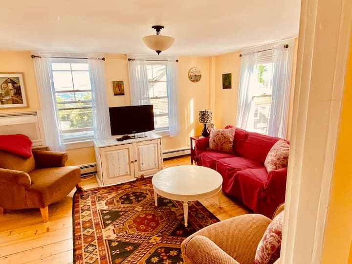 Lovely Spacious West End W/waterviews & Parking! - Provincetown, MA