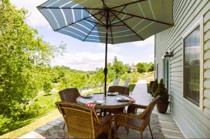 Stunning Views, Cozy Goats + Waffles Asheville! - Asheville, NC