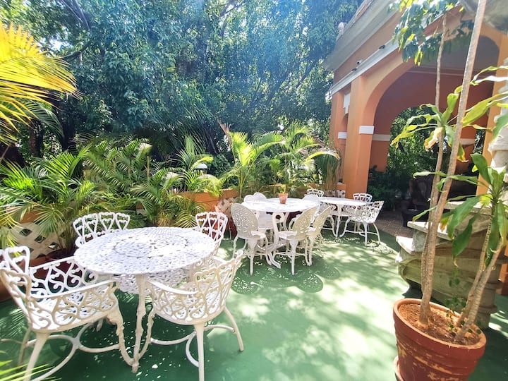 5br Havana Residence: Wi-fi, Mojitos & Staff - Cuba