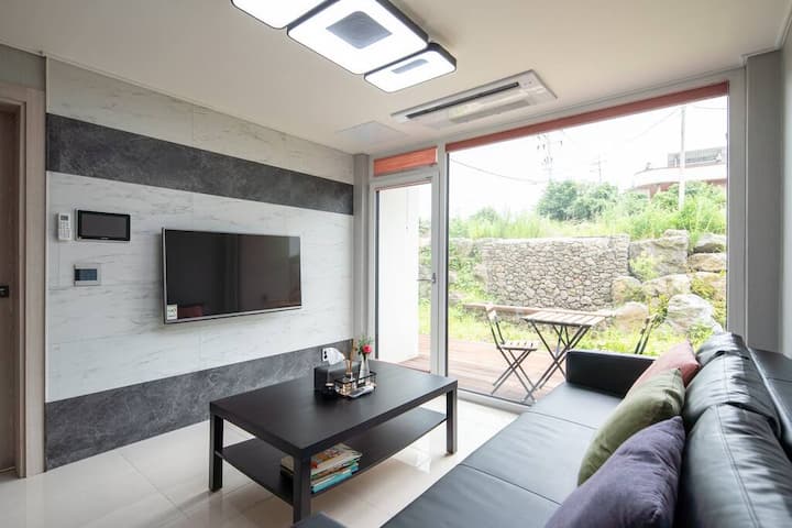 #Jejugarden #Familystay Terracehill With Stonewall - Jeju-si