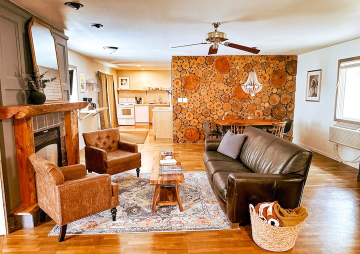 The Woodsley - Hinterwood Inn & Cabins - Keystone, SD