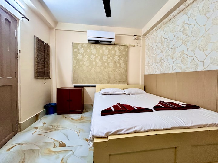 Artists Residency - 5 Mins To Underground - Kolkata