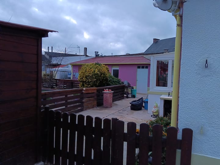 Dépendance Calme Et Fonctionnelle, Vue Sur Jardin - Chamouille