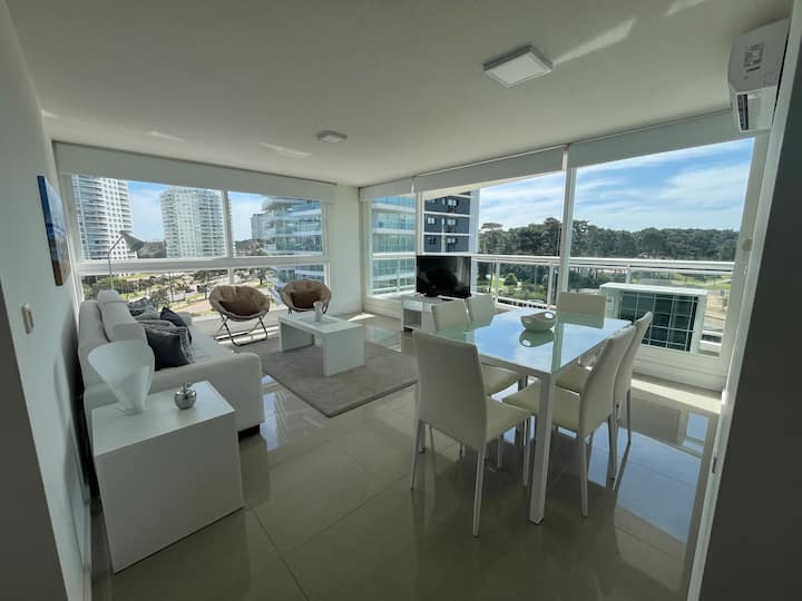 Apartamento En Edificio One Ii, Piso 5°. - Uruguay