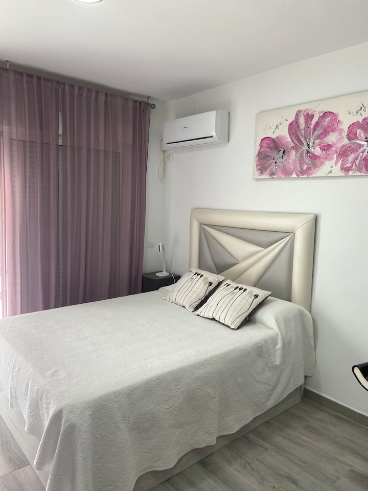 Coqueto Estudio ,Terraza Soleada,cerca Aeropuerto - Torremolinos