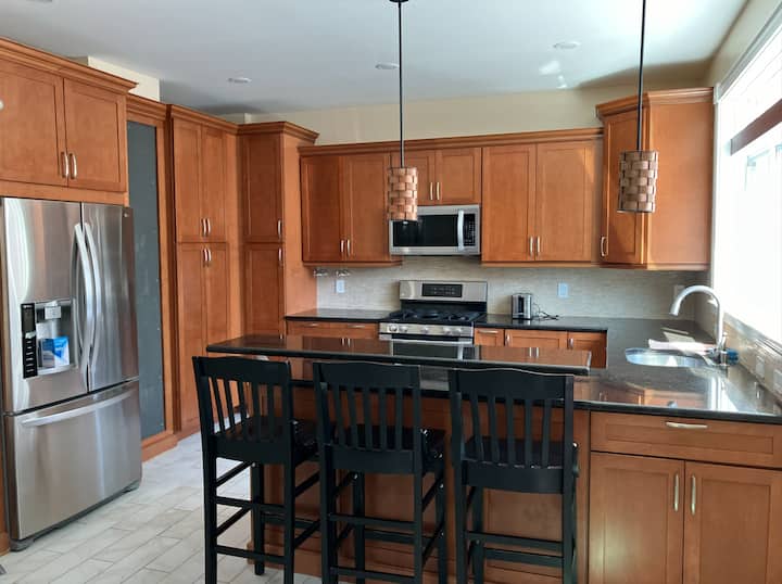 Beautiful 2br Union Sq, Sleeps 8, Free Parking - Somerville, MA