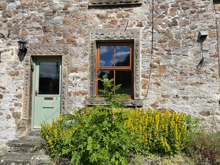 Peckerwood Cottage, Ashford-in-the-water, Bakewell - Bakewell