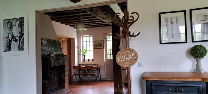 Belle Maison Normande. Ambiance Cosy Et Familiale - Bernay