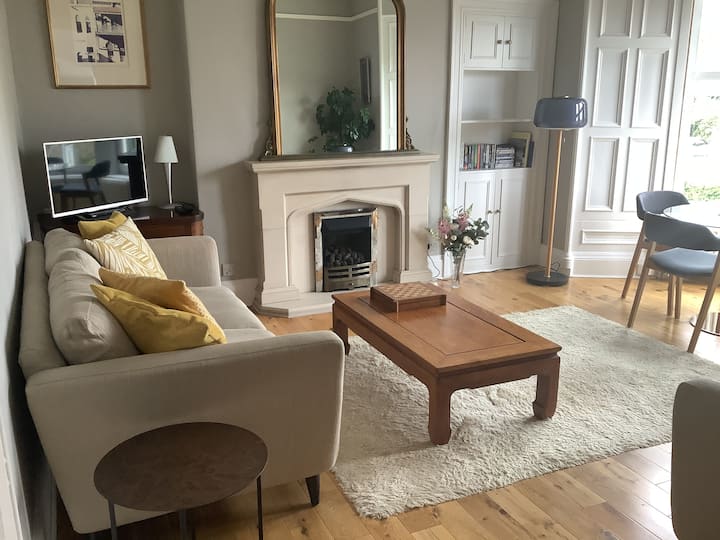 Luxurious Well Located Town House With Parking . - Edinburgh