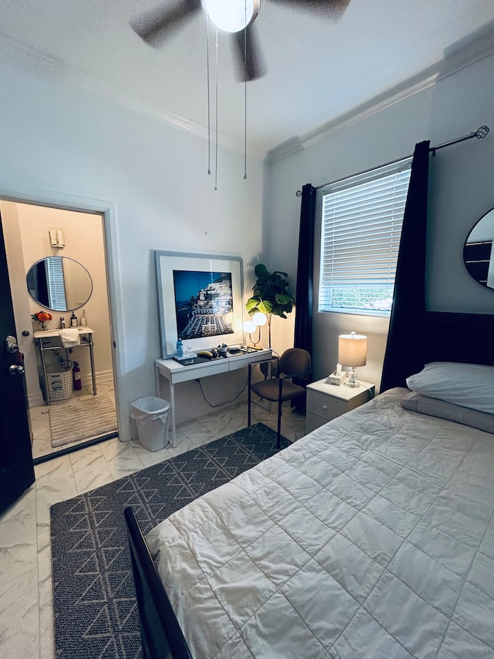 Tiny Studio For One Adult. Priv Entrance $59 - Brantford