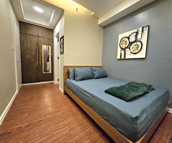 14-b 2br/2cr/ Free Parking W/ Balcony Nr Ayala/sm - Cebu City