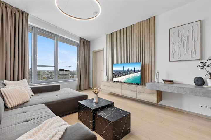 Stylish 17th-floor View Apt - Bratislava