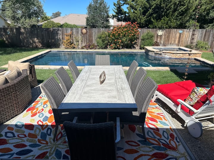 Toro Park Sunshine | Pool & Hot Tub - Monterey Zoo, Salinas