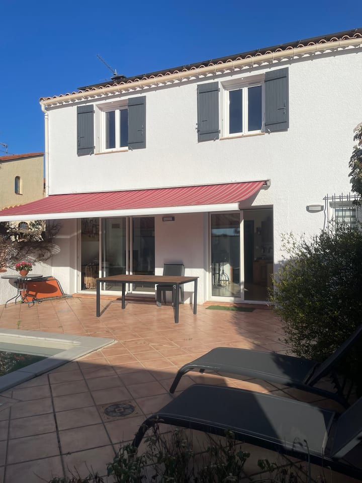 Villa Avec Piscine Privée, Jardin Et Cour - Thuir