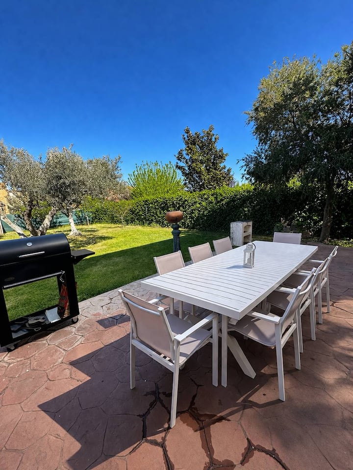 Chalet Con Jardín Privado - Utebo