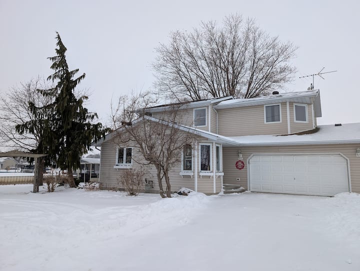 Winter Getaway In Lighthouse Cove - Lakeshore