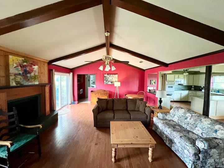 Spacious Country House, Truck & Trailer Parking - Nacogdoches, TX