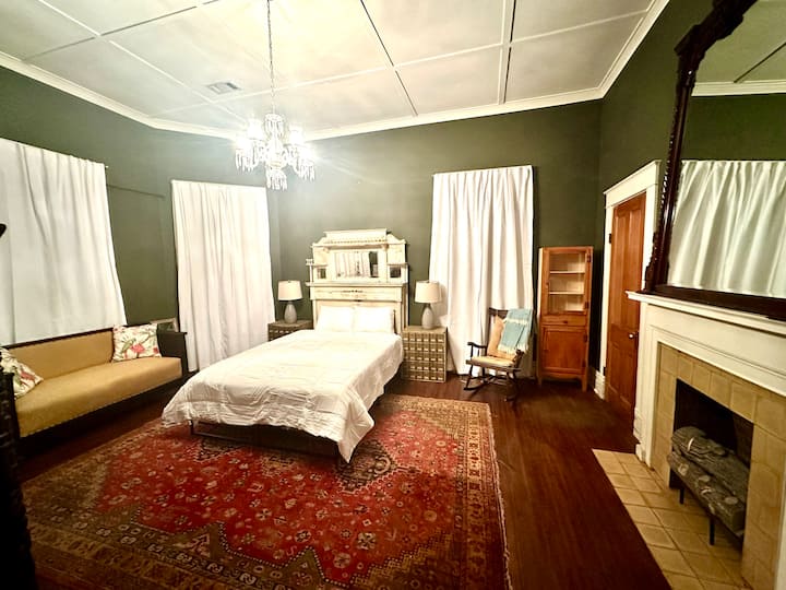 Historic Downtown Tupelo Duplex- 30 Day + Rentals - Tupelo, MS
