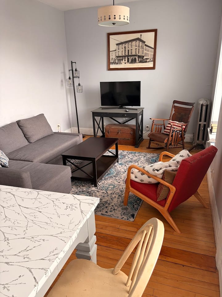 Hotel Royal Apartment 4 - Belmont, WI