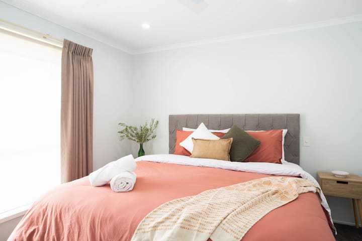 Quality Retreat | King + Queen | Walk To Shops - Bendigo