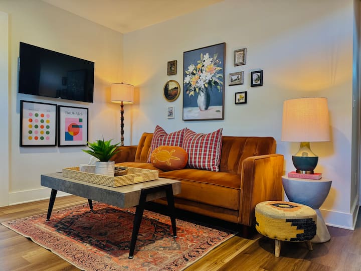 The Alley Cat East Nashville 
2 Miles To Broadway! - Nashville, TN