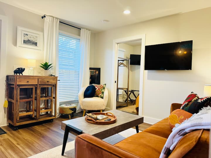 The Alley Cat East Nashville 
2 Miles To Broadway! - Nashville, TN