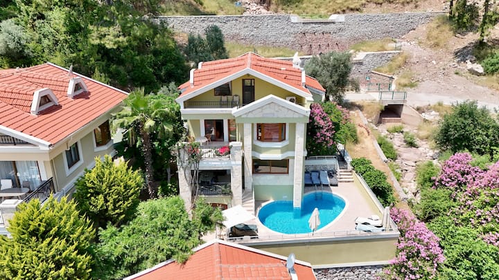 Luxury 5 Bedroom Villa With Private Pool In Turunc - İçmeler