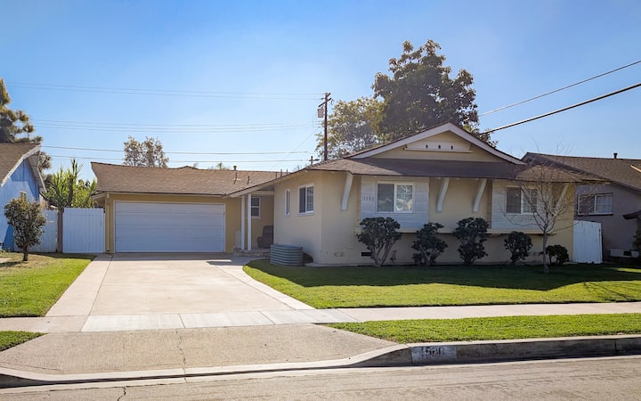 Live Large 5 Bedroom/3 Bath-1 Mile To Disney Tram - Anaheim