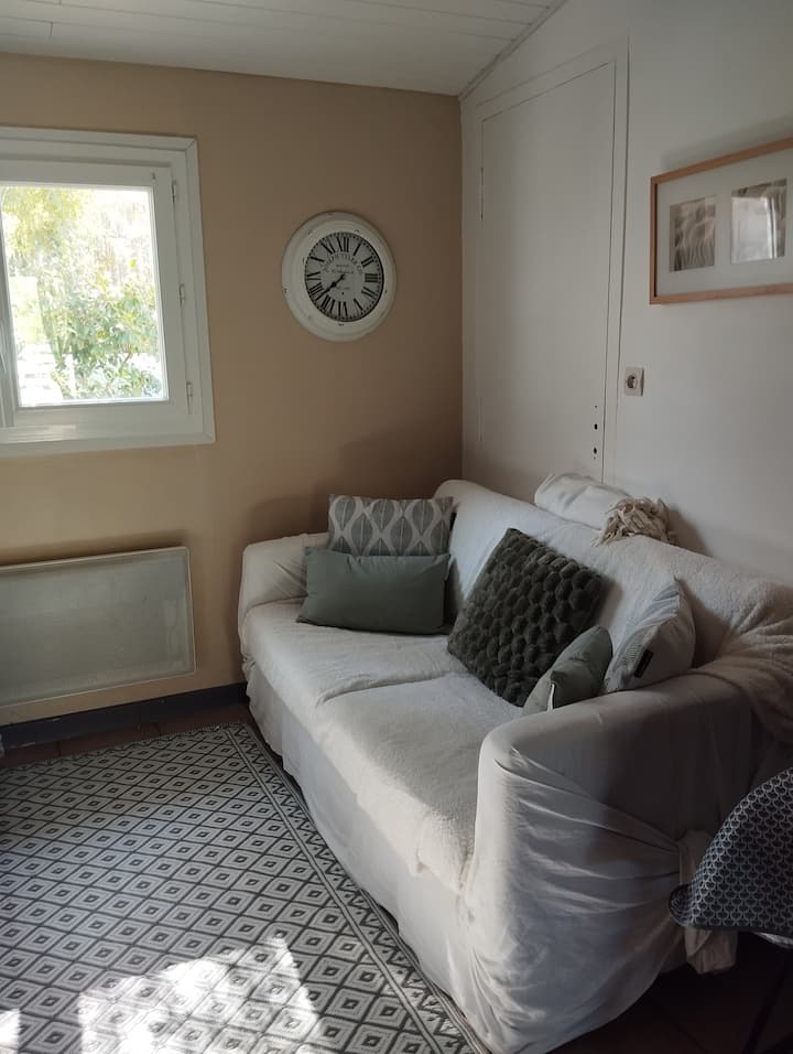 Studio Ensoleillé, Au Calme Dans Un Petit Village - Velaux