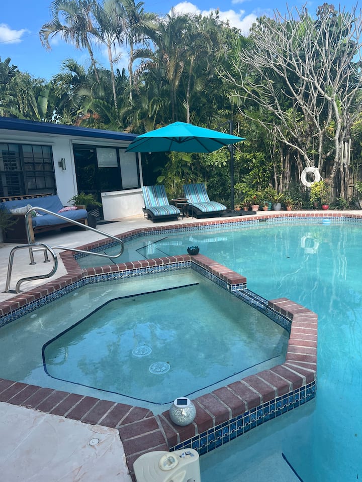 North Miami, Pool View - North Miami, FL