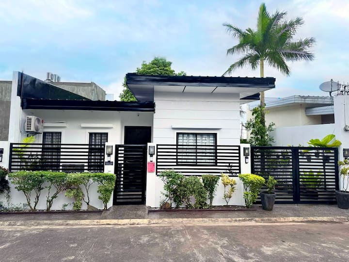 Fully Air Conditioned Home With Fast Wifi Near Ngc - Bacolod