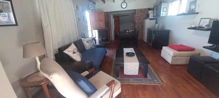 50 White -  Cow Cottage - Private And Secure - Robertson