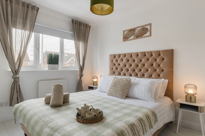 Lovely 3br Home | Uber Boat & Train Station - Wifi - Ilford