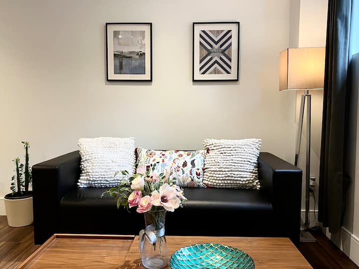 Modern Stylish And Cozy Apartment/ Separated Entry - Montréal, QC